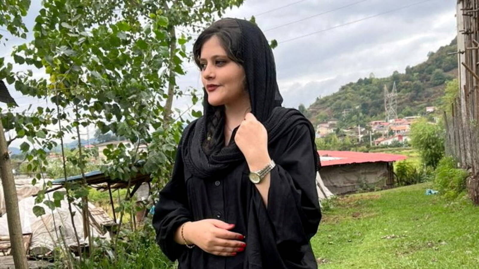 Iran/ Mort de Mahsa Amini, les femmes protestent en se coupant les ...